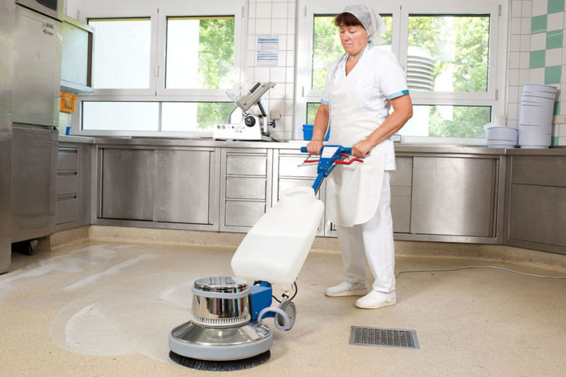 Single disc scrubbing machine E500E and stone cleaning machine
